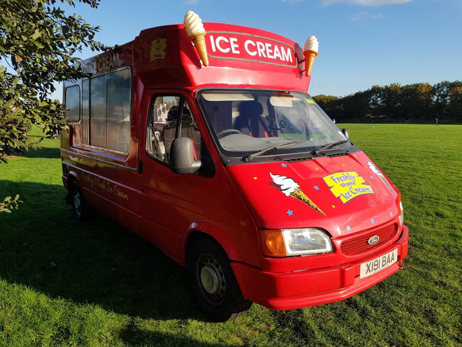 Ice Cream Van Hire | About Us | Lollie Dollies